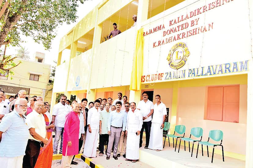 தேடிச் சென்று கல்வி உதவிகள்..!