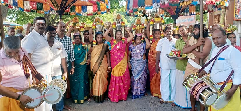காமாட்சி அம்மனுக்கு பால் குடம் ஊா்வலம்