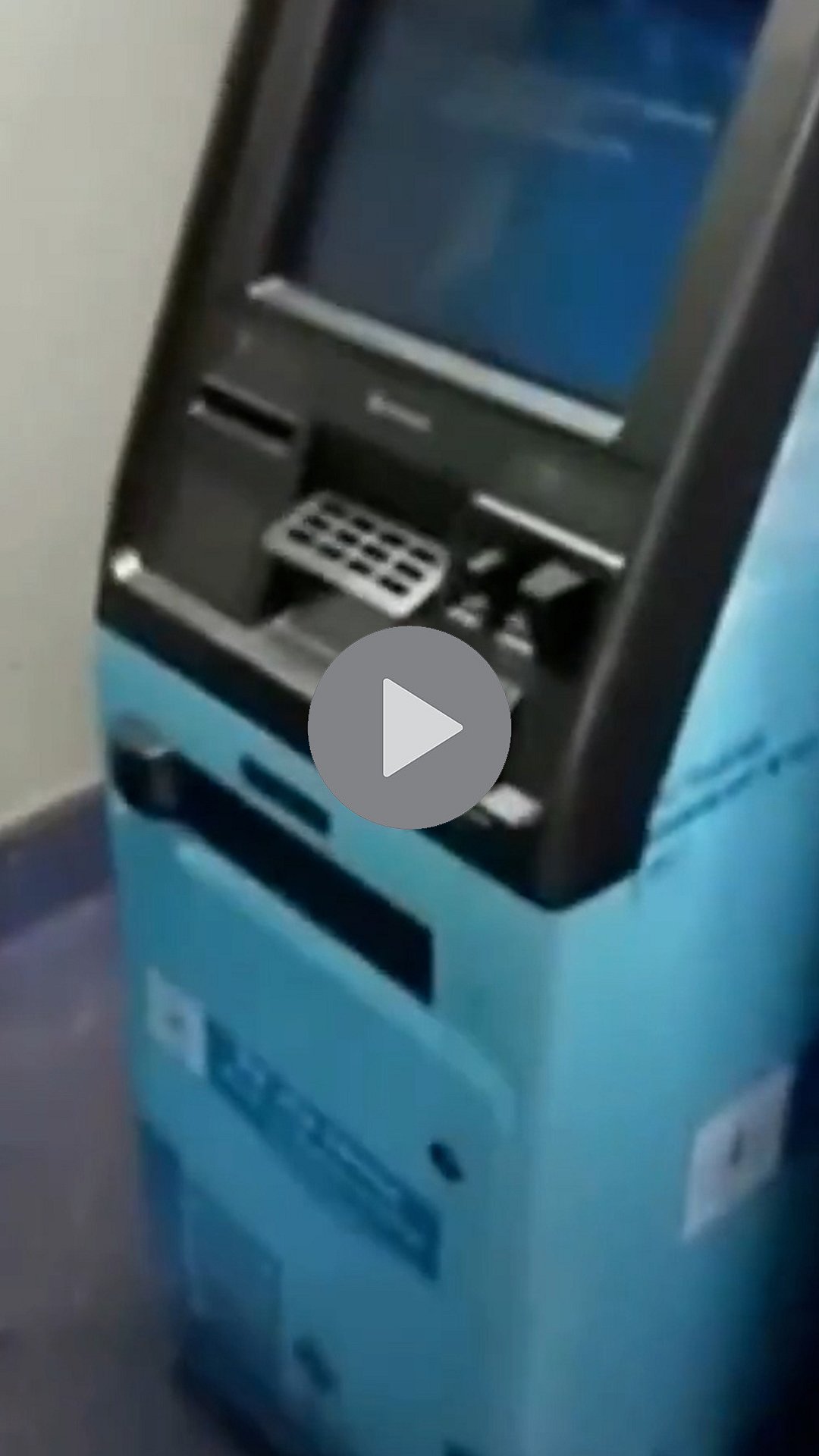 இந்தியாவில் முதல் முறையாக ஓடும் ரயிலில் ATM!