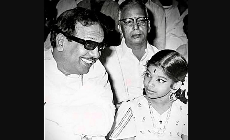 Kanimozhi remembers Karunanidhi | அப்பா, ஆசான், தலைவர்! - கருணாநிதி ...