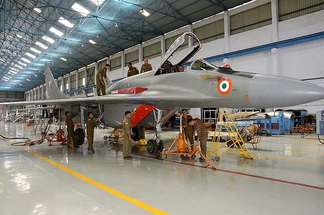 இந்திய விமானப்படையில் வேலை வேண்டுமா..? | Flying Branch and Ground Duty Technical and Non ...