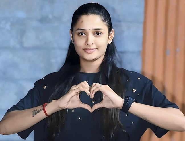 எளிய பின்னணியில் இருந்து பிக் பாஸ் சென்ற ரம்யா ஜோ! யார் இவர்? Bigg boss ...