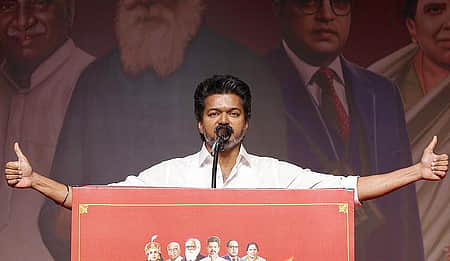 முதல்வா் வேட்பாளா் விஜய்: தவெக பொதுக் குழுவில் தீா்மானம் - தினமணி