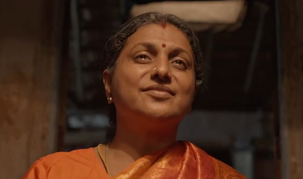 பாட்டியாக நடித்த ரோஜா!