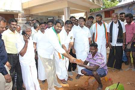 பள்ளக்குறிச்சி, அழகப்பபுரத்தில் வளா்ச்சிப் பணிகளுக்கு அடிக்கல்