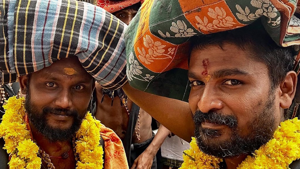 சபரிமலையில் இயக்குநர் ரத்னகுமார் தரிசனம்!