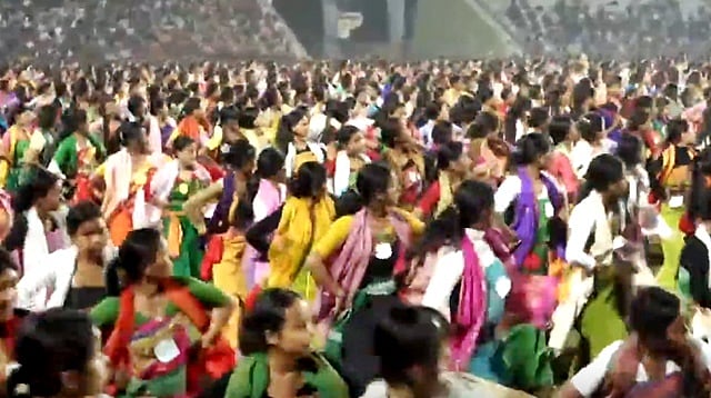 10,000 கலைஞர்கள் பங்கேற்கும் நாட்டுப்புற நடன விழா: பிரதமர் மோடி ...