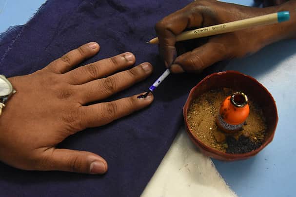 நாட்டிலேயே ஒரே ஒரு இடத்தில் தயாரிக்கப்படும் தேர்தல் மை! அழிக்க ...