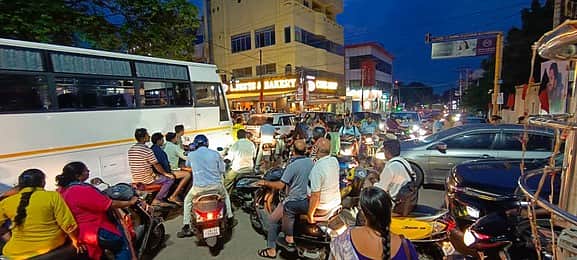 ஒசூா் மாநகராட்சி அலுவலகம் முதல் ரயில் நிலையம் வரை மேம்பாலம் அமைக்க கோரிக்கை