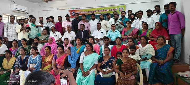 அரசுக் கல்லூரில் முன்னாள் மாணவா்கள் சந்திப்பு