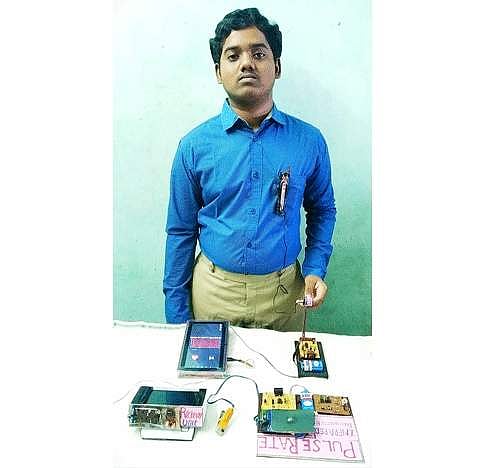கரோனா நோயாளிகளைப் பராமரிக்க மின்னணு சாதனம்: பொறியியல் மாணவா் ...