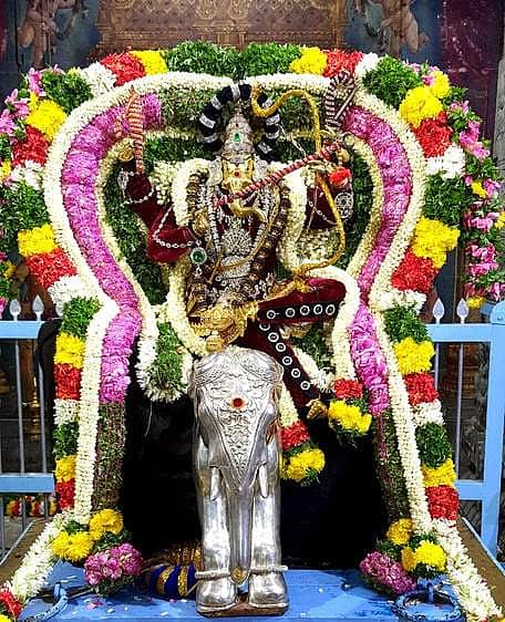 விநாயகா் சதுா்த்தி: விநாயகர் கோயில்களில் திரளமான பக்தர்கள் தரிசனம் ...