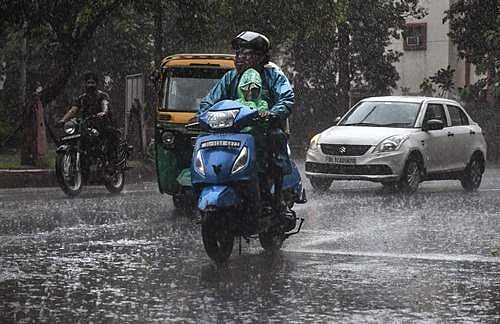 சென்னை புறநகரில் கனமழை