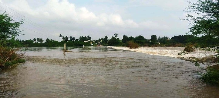 Srirangam: An old bridge pillar that started to sink - தினமணி